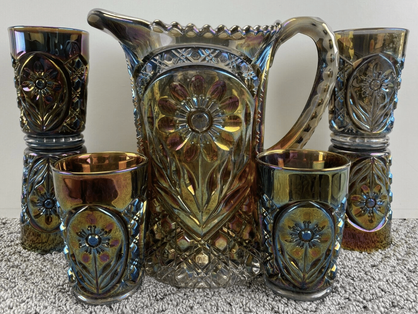 Recognizing and Identifying Carnival Glass: Complete Guide – Antique ...