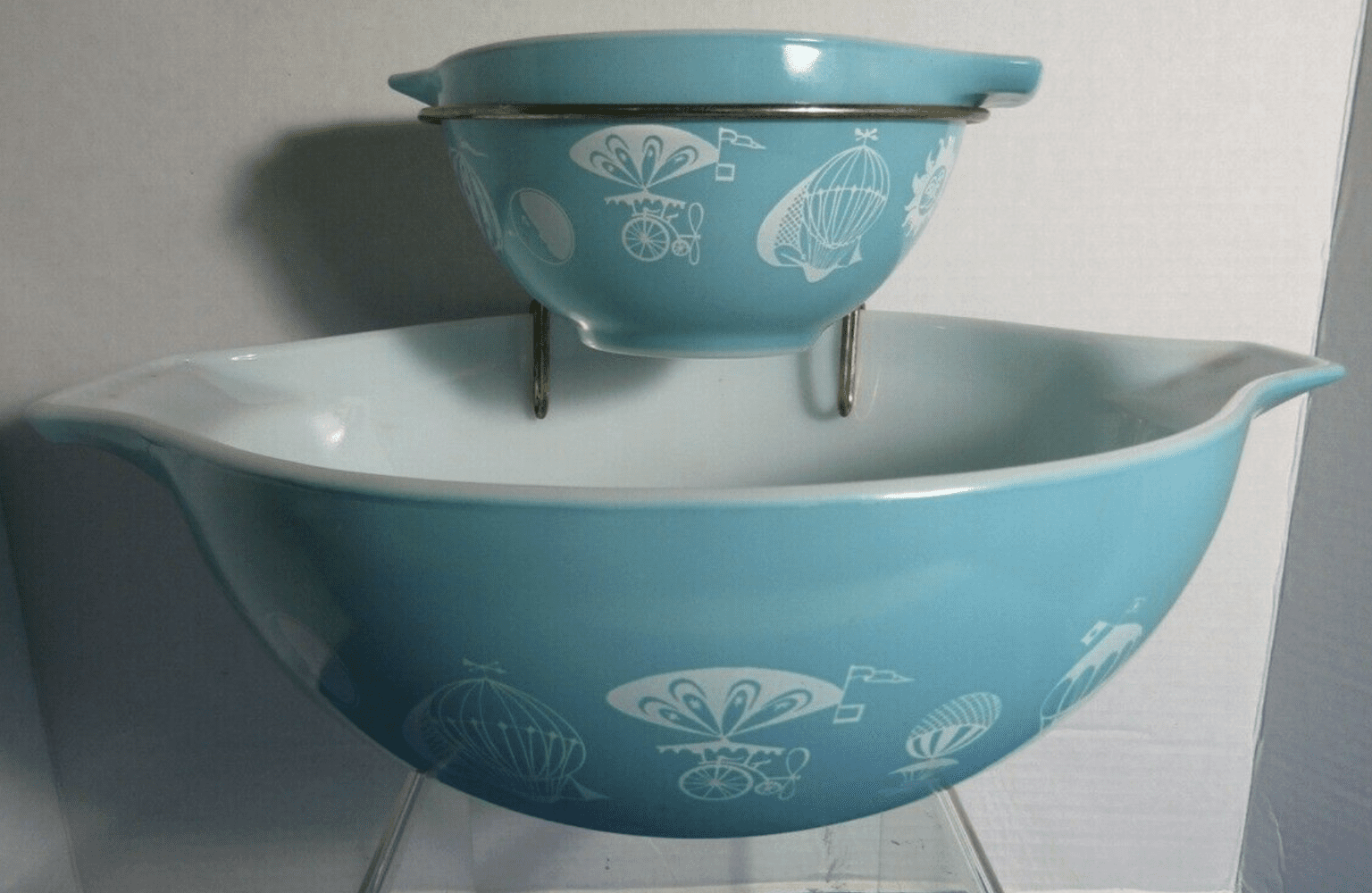 Vintage Pyrex Pattern Guide: From Atomic Eyes to Zodiac – Antique Answers