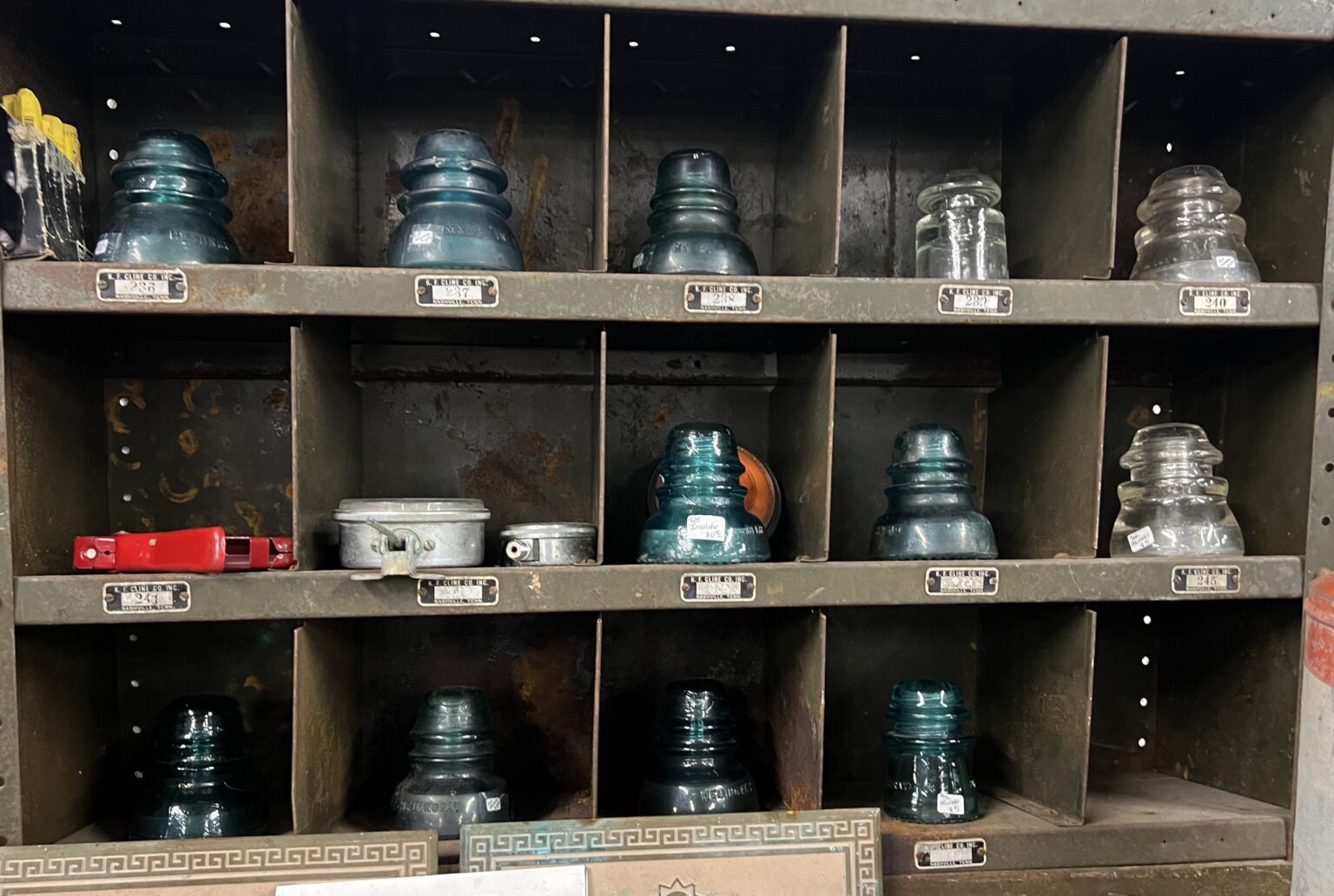 Vintage Glass Insulator Identification: How Old is My Insulator ...